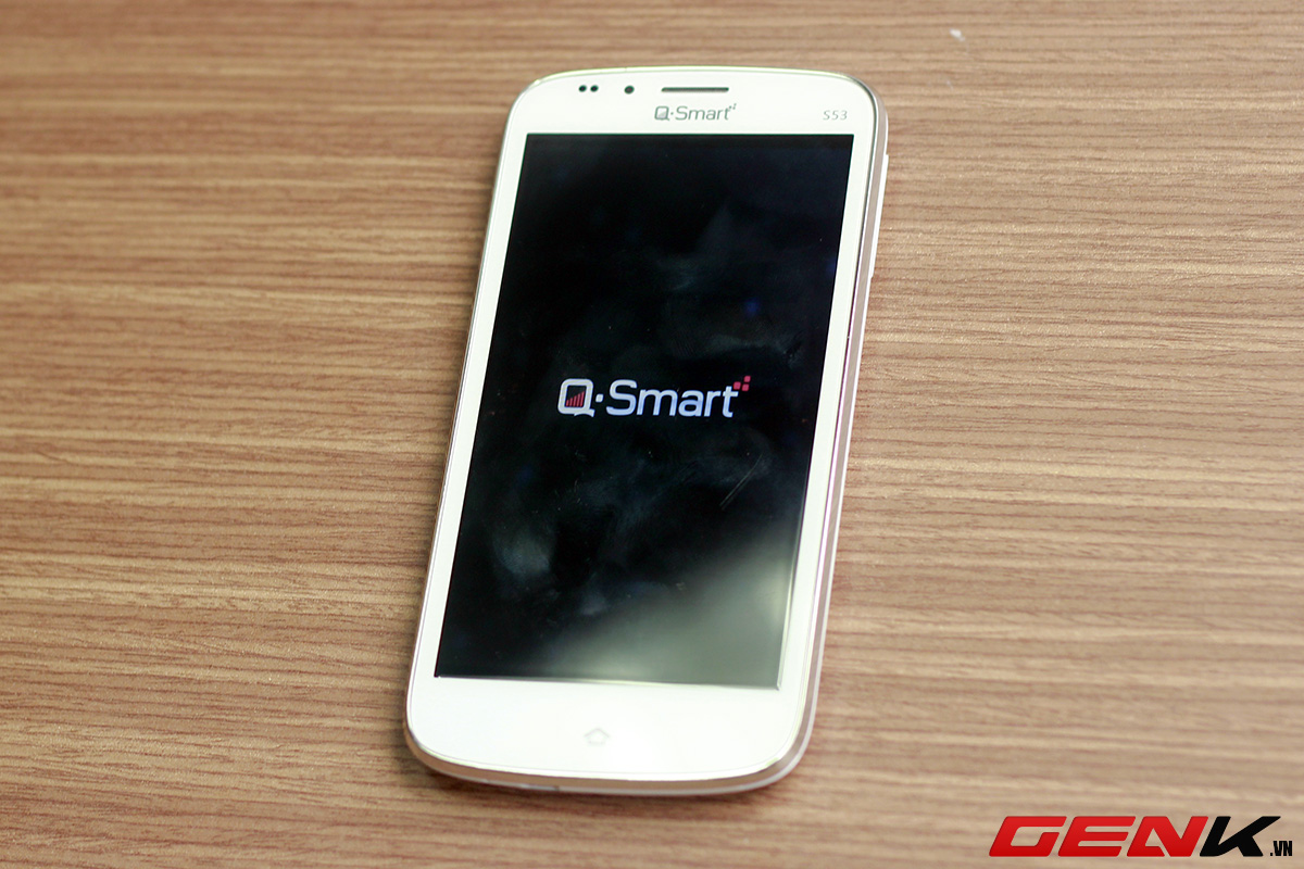 Đánh giá Q-Smart S53: Smartphone 2 sim màn hình lớn, pin "trâu"
