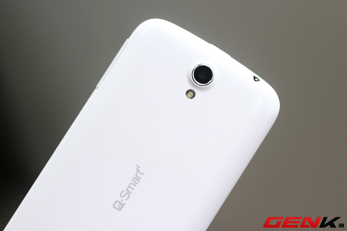 Đánh giá Q-Smart S53: Smartphone 2 sim màn hình lớn, pin "trâu"