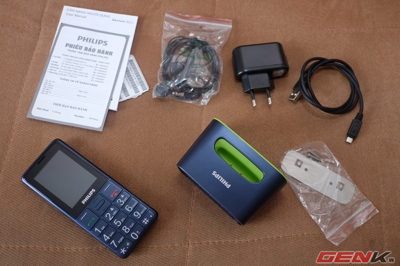 Mở hộp Philips Xenium E311: cho người cao tuổi nhưng chưa muốn già