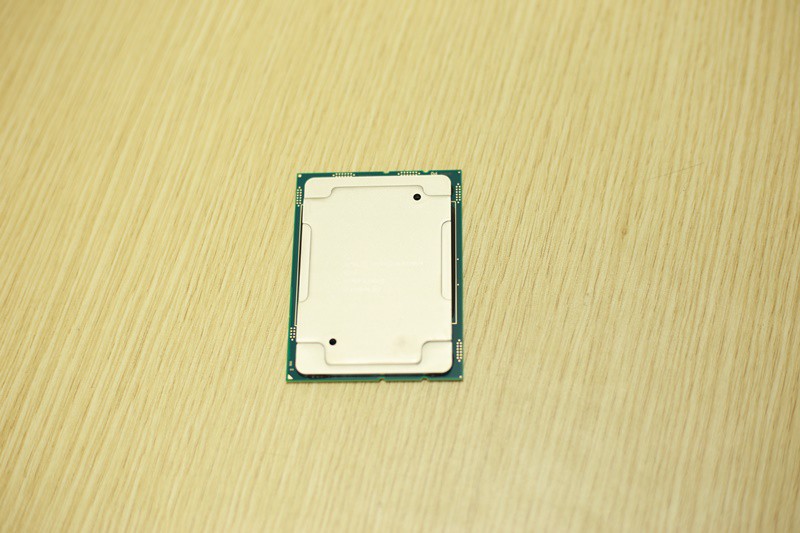 Trên tay CPU Intel Xeon Platinum 8180: Bộ vi xử lý 28 nhân siêu đắt ...