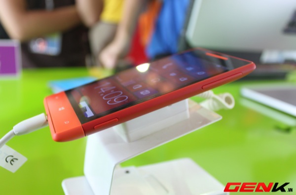 Cận cảnh HTC 8S, điện thoại WP8 trung cấp, giá 7,6 triệu đồng tại Việt Nam