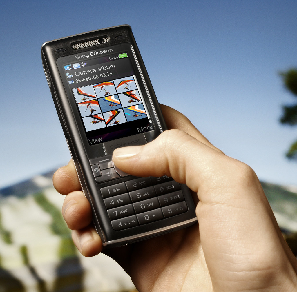 Nhìn lại Sony Ericsson K800: Chiếc điện thoại vừa ngầu vừa đa tài, bằng ...