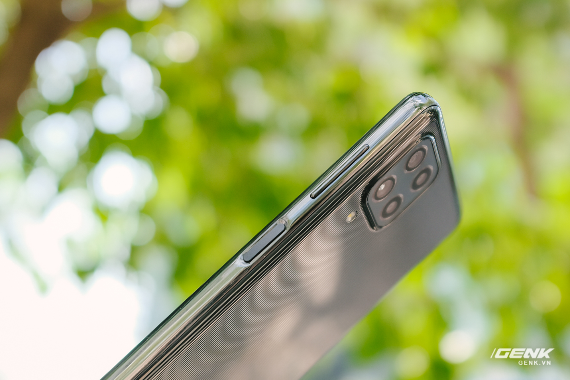 Trên tay Samsung Galaxy M62: Màn hình 6.7 inch, camera chính 64MP và p ...