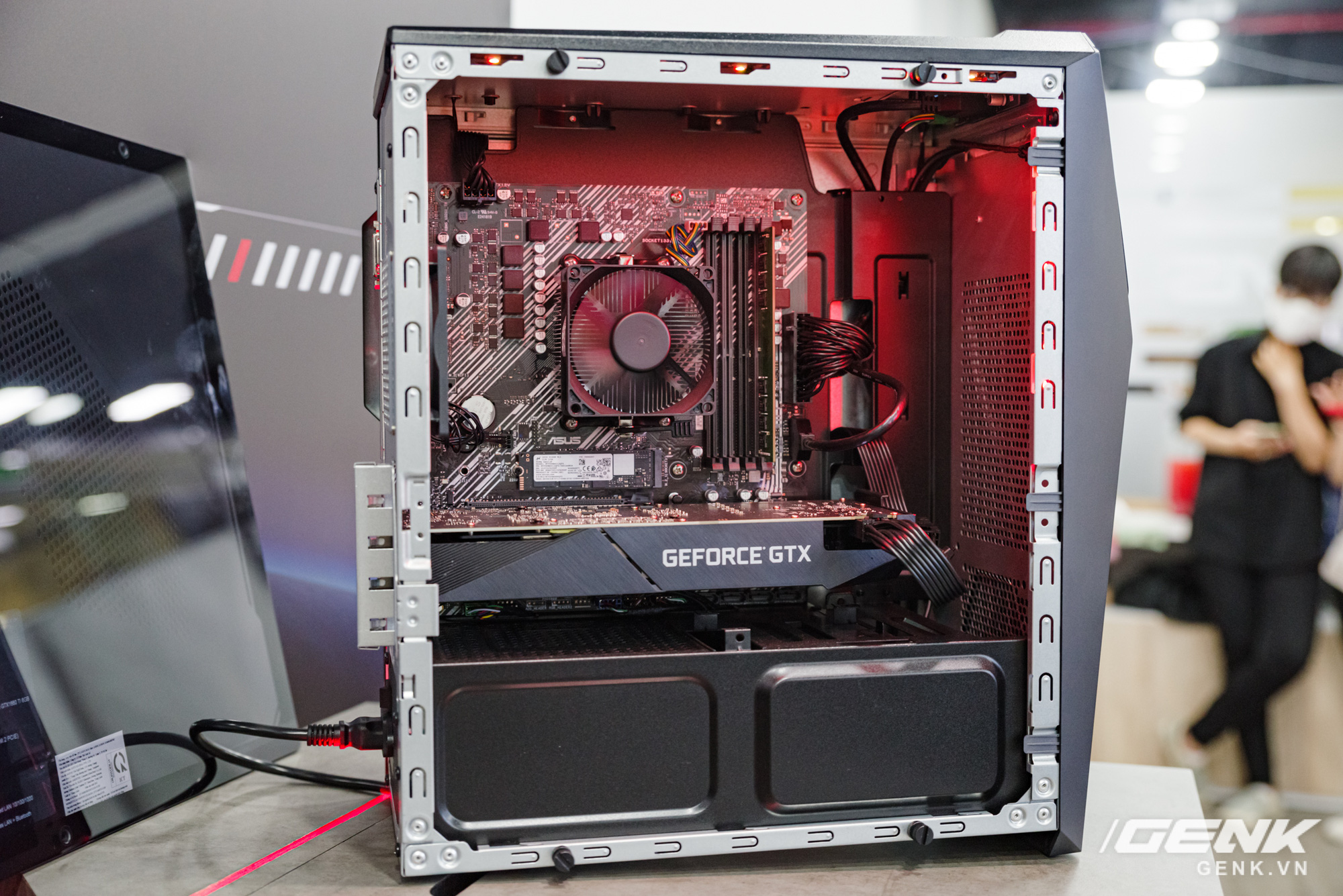 Cận cảnh ASUS ROG Strix GA35 và ROG Strix G10DK, bộ đôi desktop dành ...