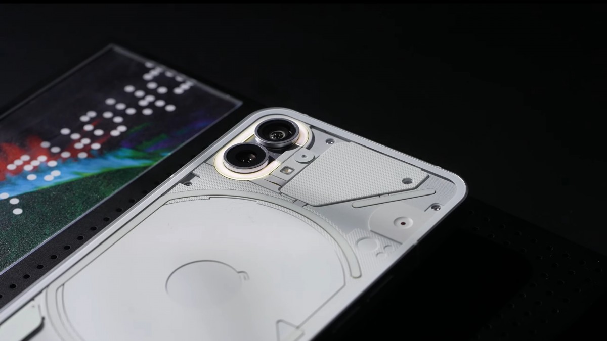 Lộ diện smartphone mới của cựu sáng lập OnePlus: Nothing Phone (1)
