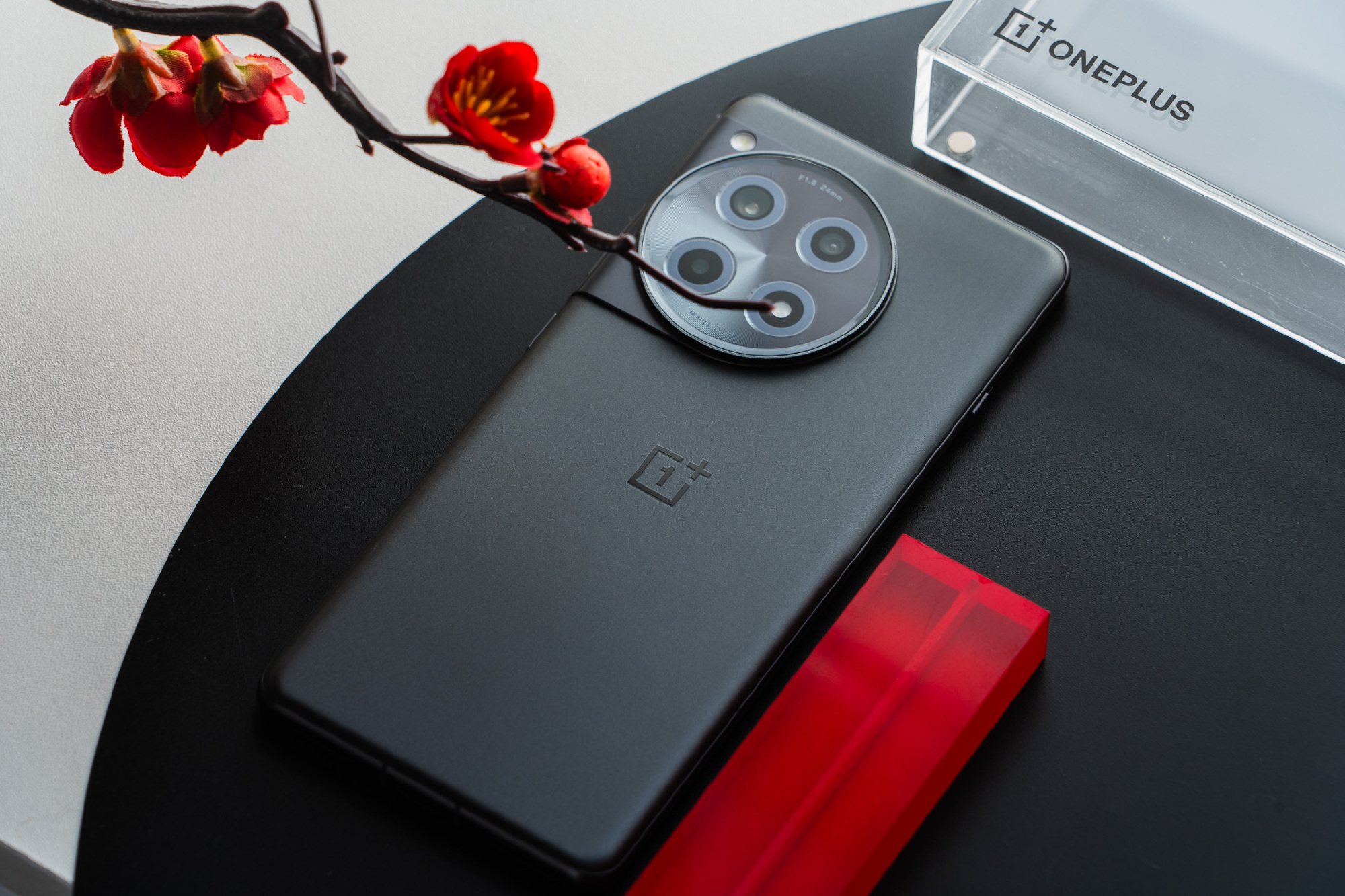 Chiêm ngưỡng smartphone chip Snapdragon 8 Gen 2, pin 5800mAh, sạc 100W ...