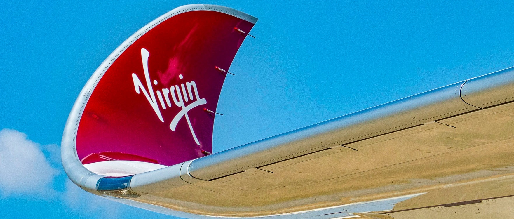 Tại sao phần cuối của cánh máy bay hiện đại lại cong lên?