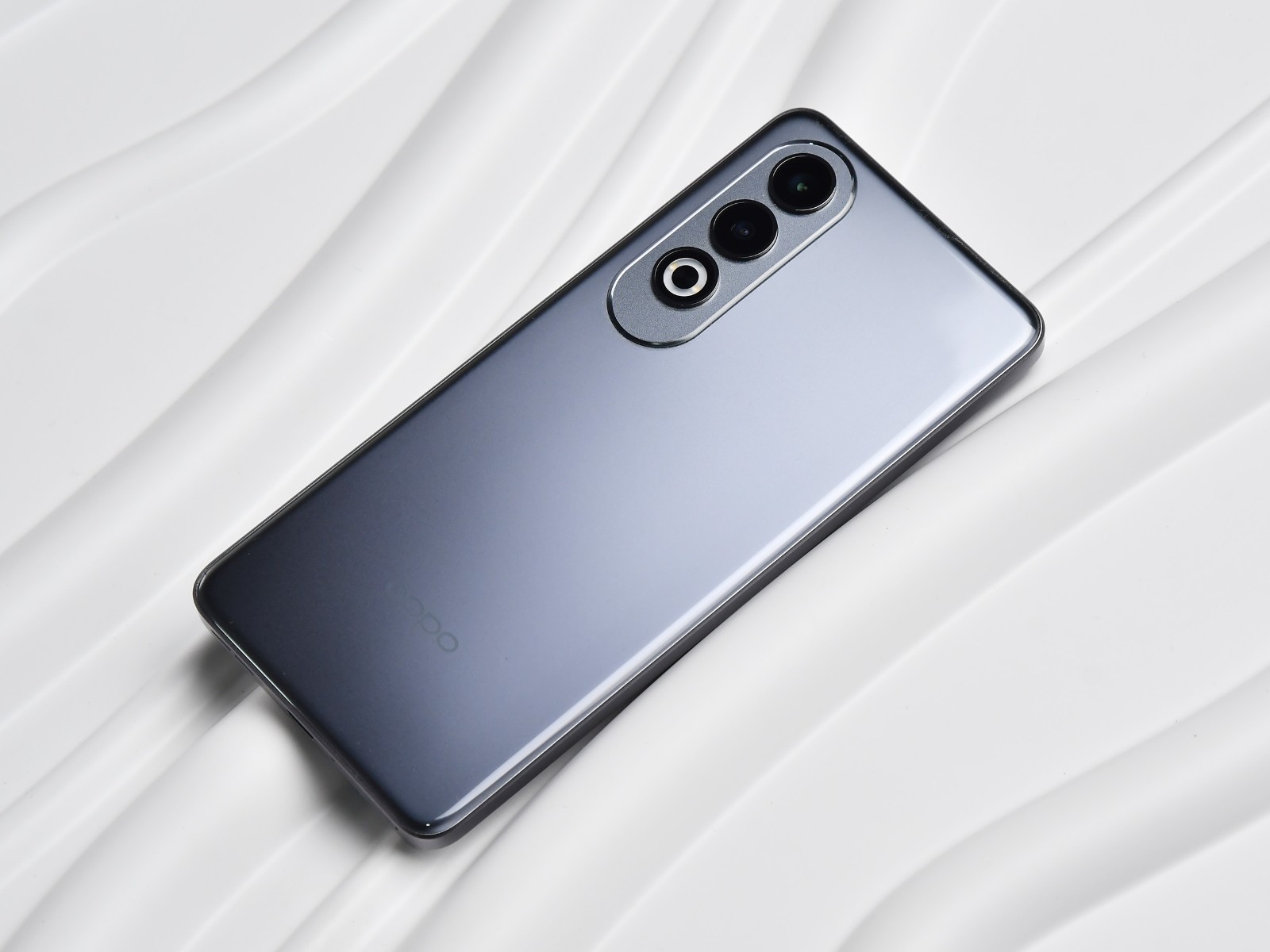 OPPO ra mắt smartphone tầm trung giá chỉ hơn 6 triệu đồng: Thiết kế đẹp ...