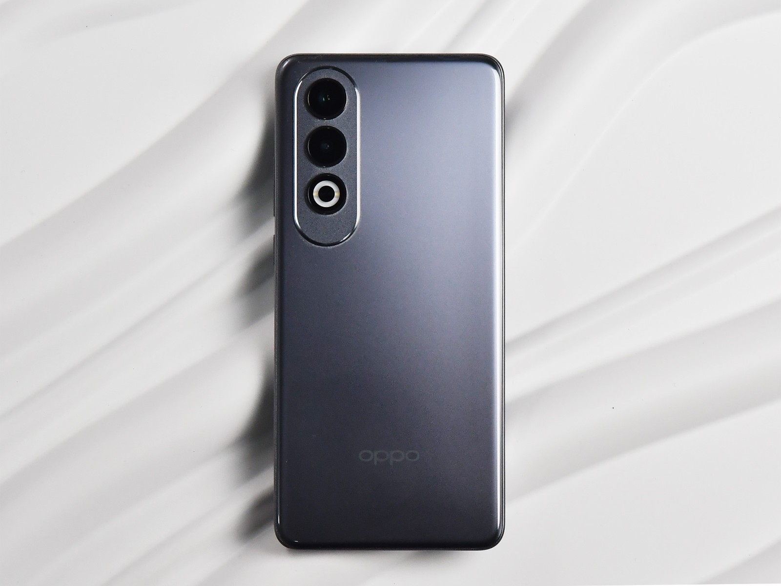 OPPO ra mắt smartphone tầm trung giá chỉ hơn 6 triệu đồng: Thiết kế đẹp ...