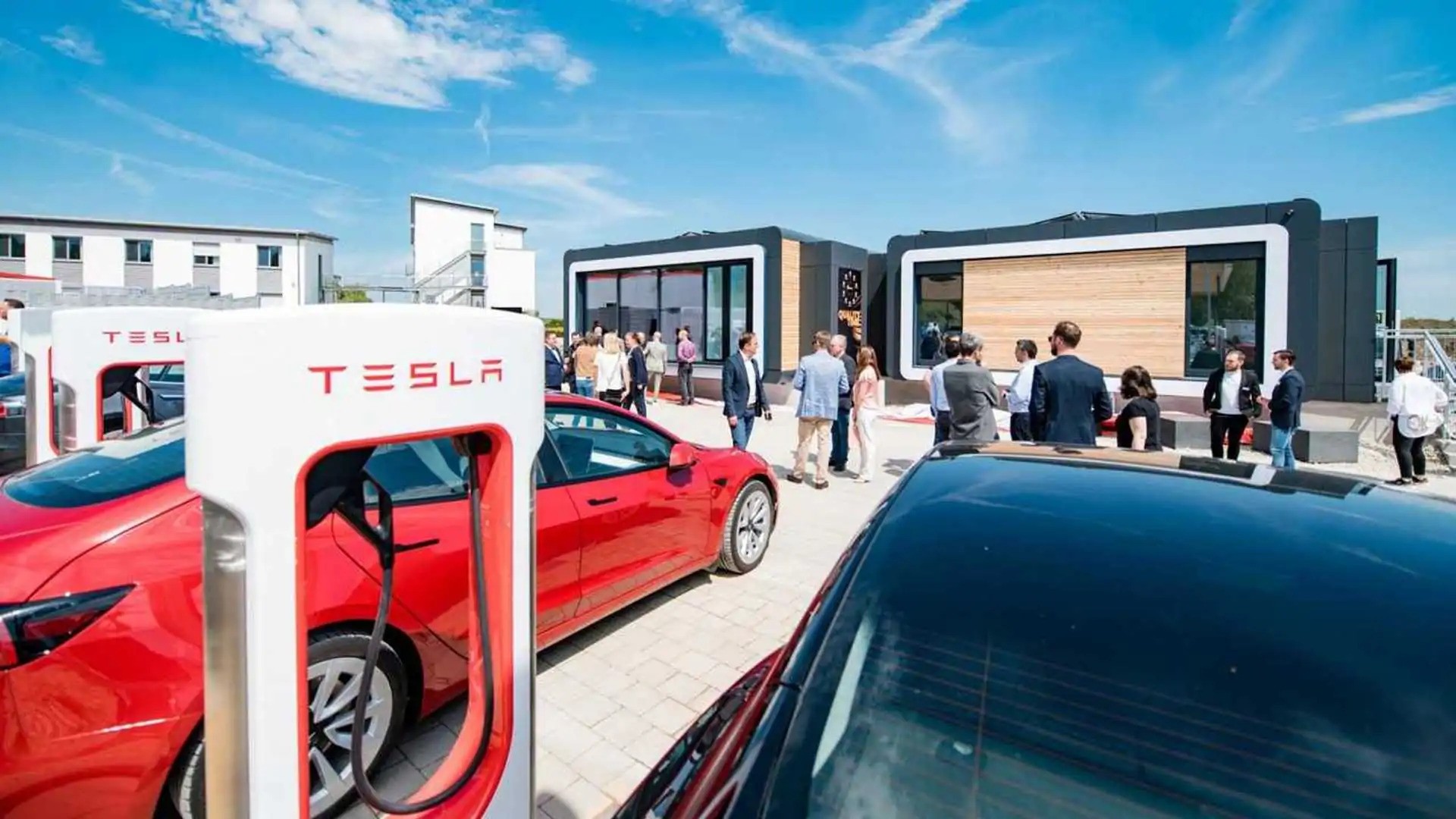 Hối hận vì sa thải toàn bộ 500 nhân viên mảng trạm sạc, Tesla tìm cách ...