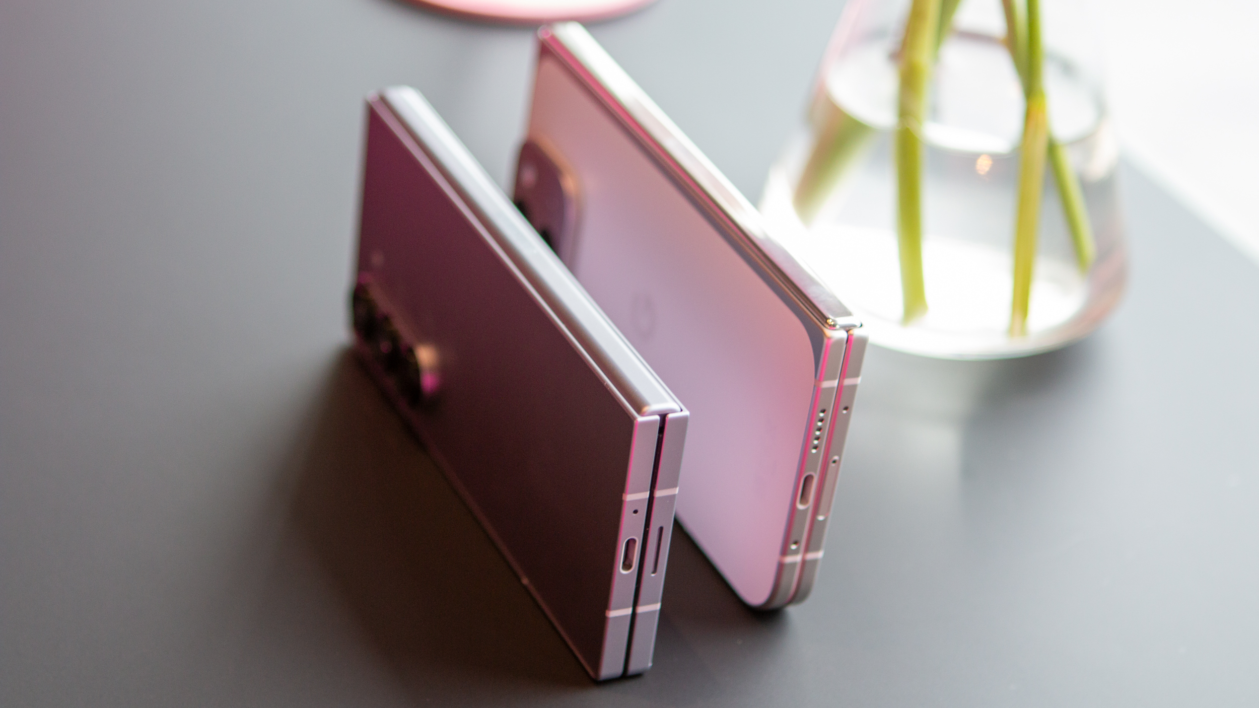 Ảnh thực tế Pixel 9 Pro Fold: Đối thủ của Galaxy Z Fold6 có gì mà giá ...