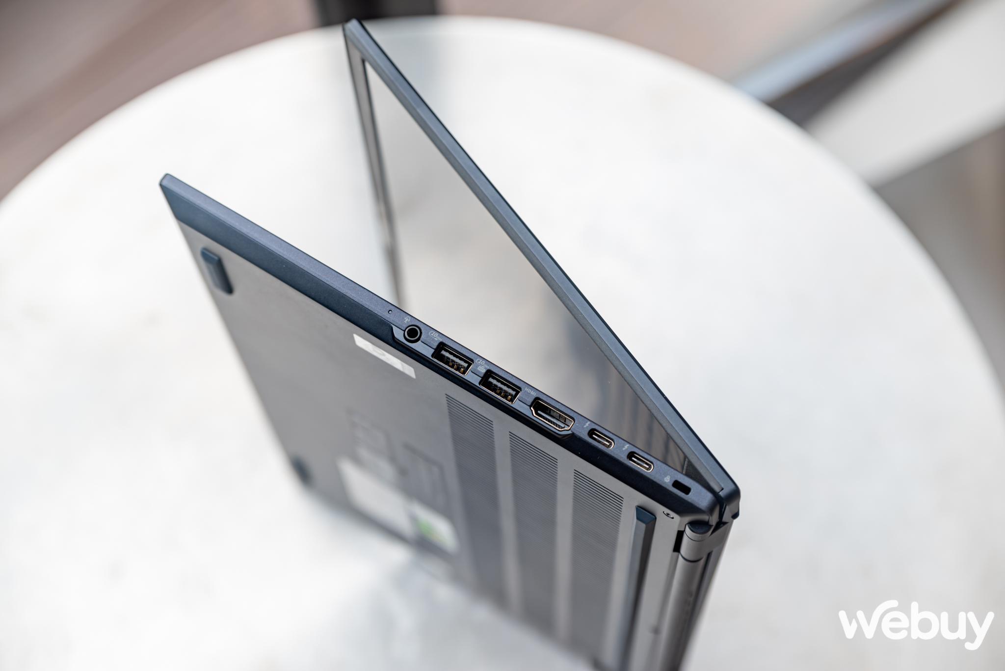 Cận cảnh ASUS ExpertBook B5 (B5404CMA): Laptop doanh nghiệp được tích hợp chip AI thì có gì nổi bật?