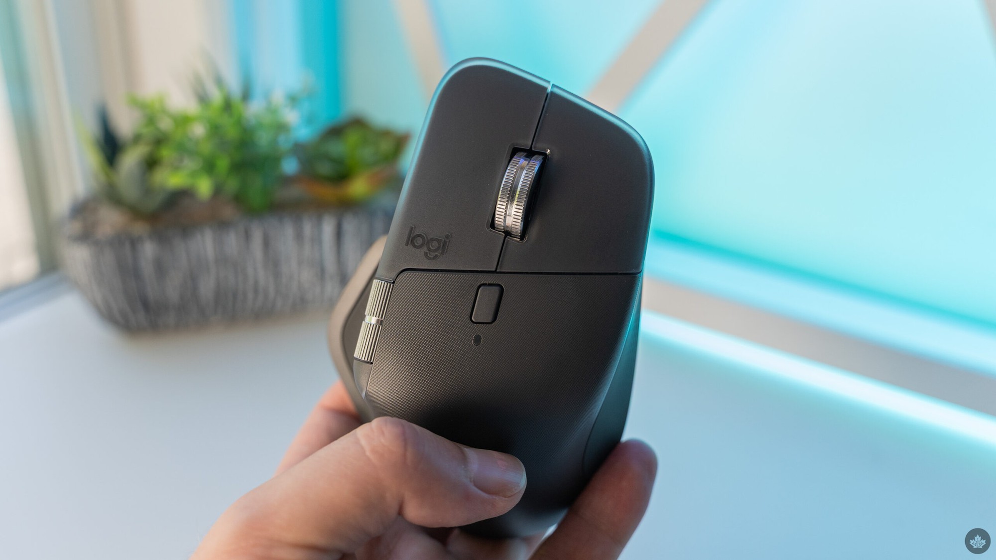 Logitech MX Master 4 ra mắt: Chuột cao cấp thêm rung phản hồi, giá vẫn ...