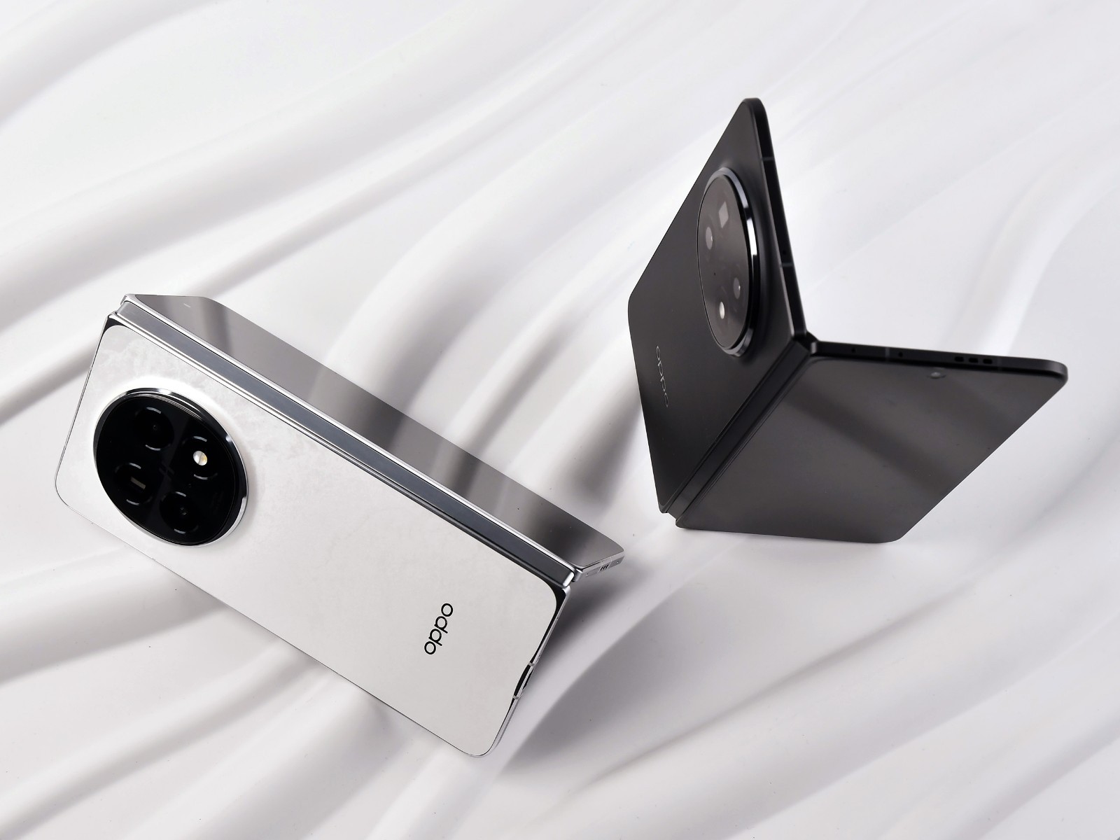 Cận cảnh OPPO Find N5: Smartphone gập mỏng nhẹ nhất thế giới nhưng vẫn ...