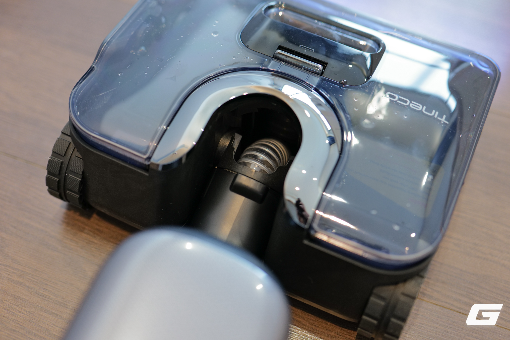 Máy lau nhà giờ cũng phải "nghệ thuật"