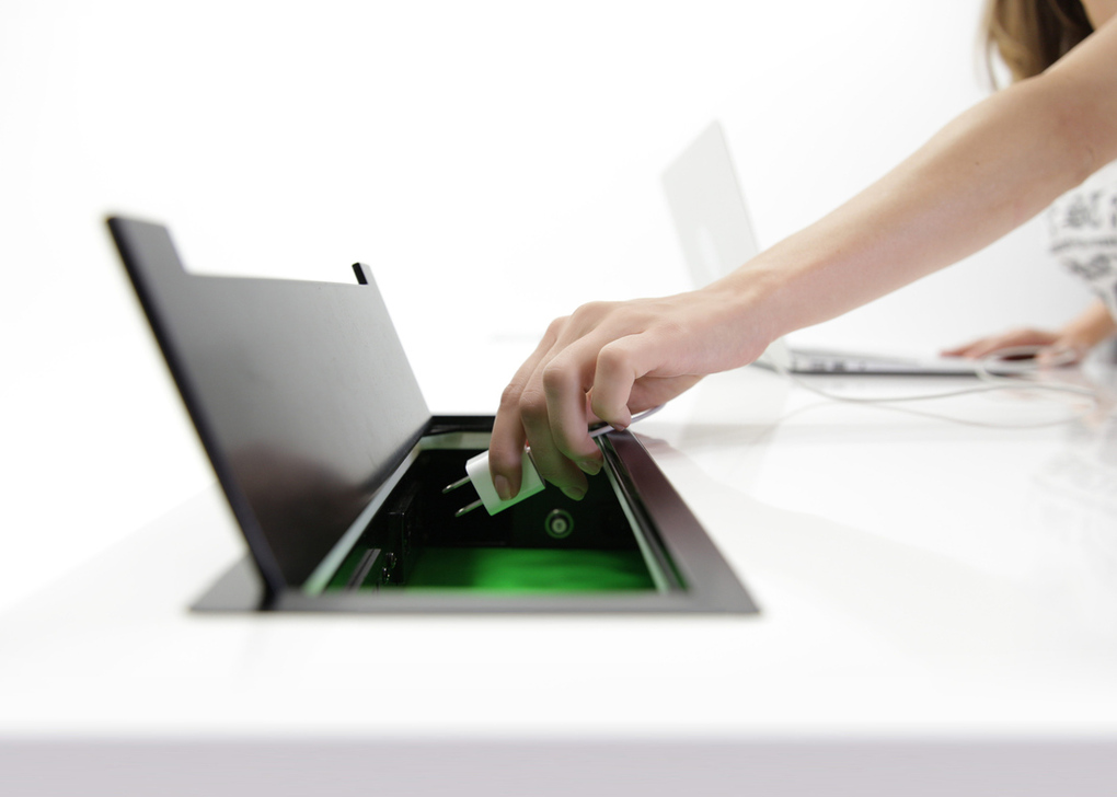 Kinetic Desk: Chiếc bàn đứng thông minh lý tưởng cho dân văn phòng