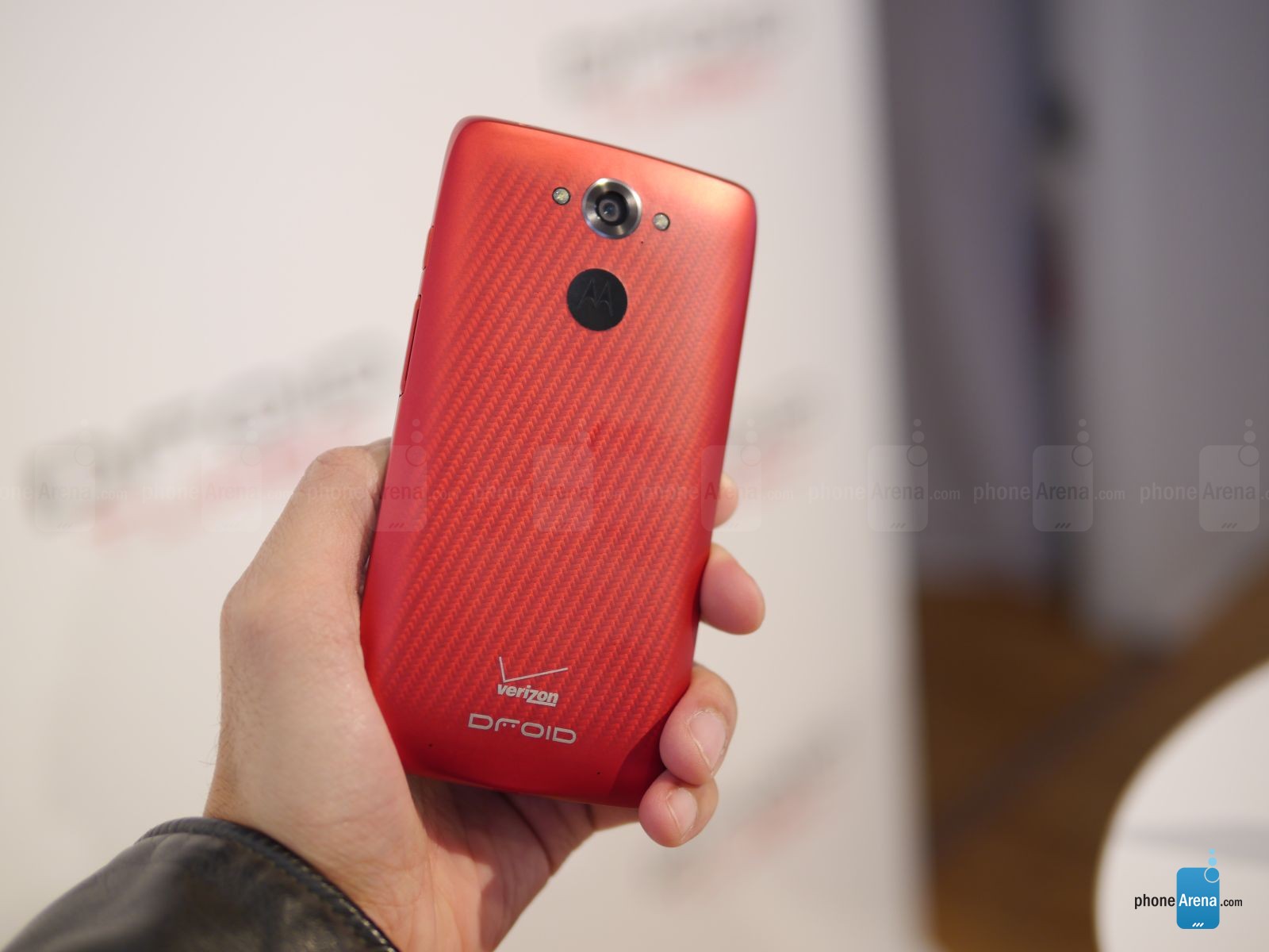 Cận cảnh "quái vật" DROID Turbo của Motorola