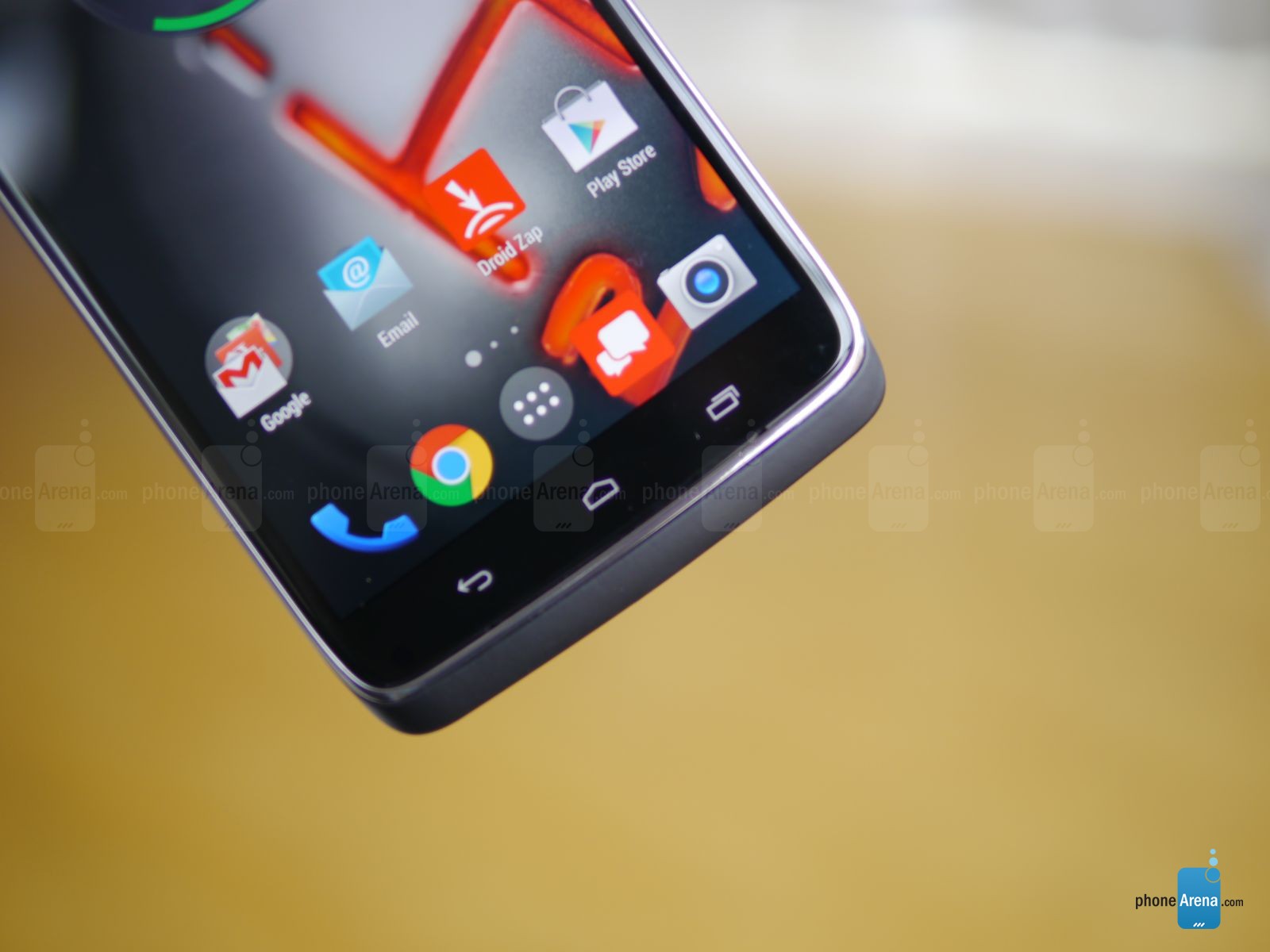Cận cảnh "quái vật" DROID Turbo của Motorola