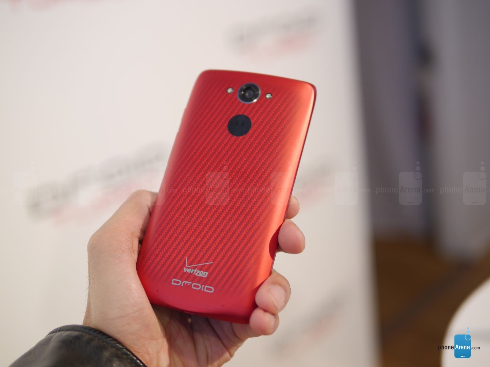 Cận cảnh "quái vật" DROID Turbo của Motorola