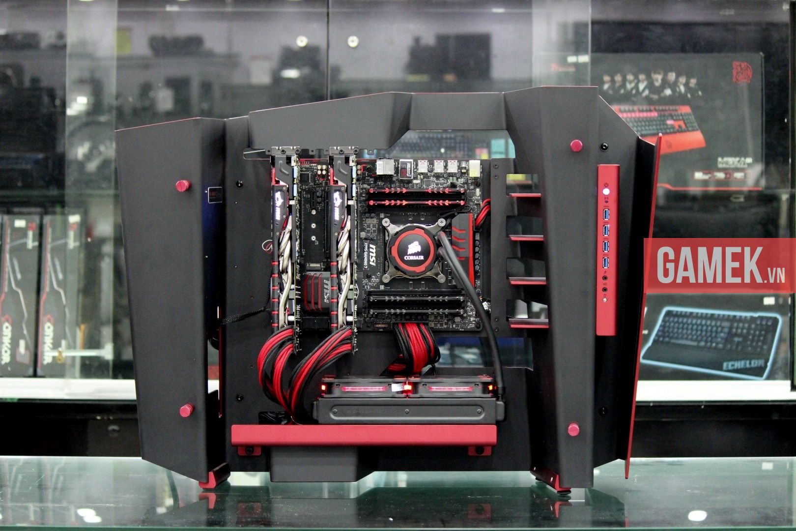 Xuất hiện case máy tính khủng giá 100 triệu đồng tại Hà Nội