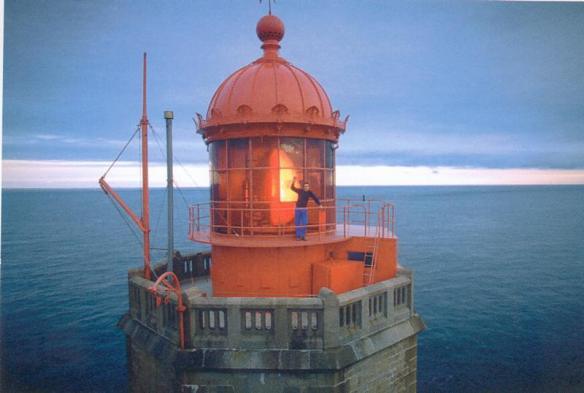 "Ngọn hải đăng La Jument" trong cơn bão và số phận của người canh gác