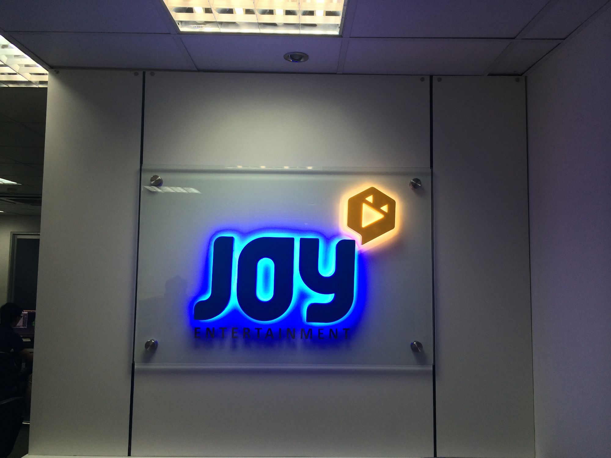 Gặp gỡ JOY Entertainment - "Cha đẻ" của những bom tấn thuần Việt