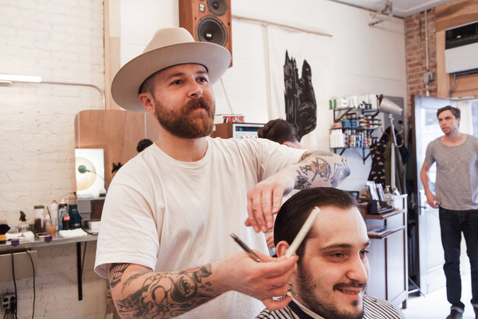 Bao lâu thì cánh mày râu nên đi cắt tóc?