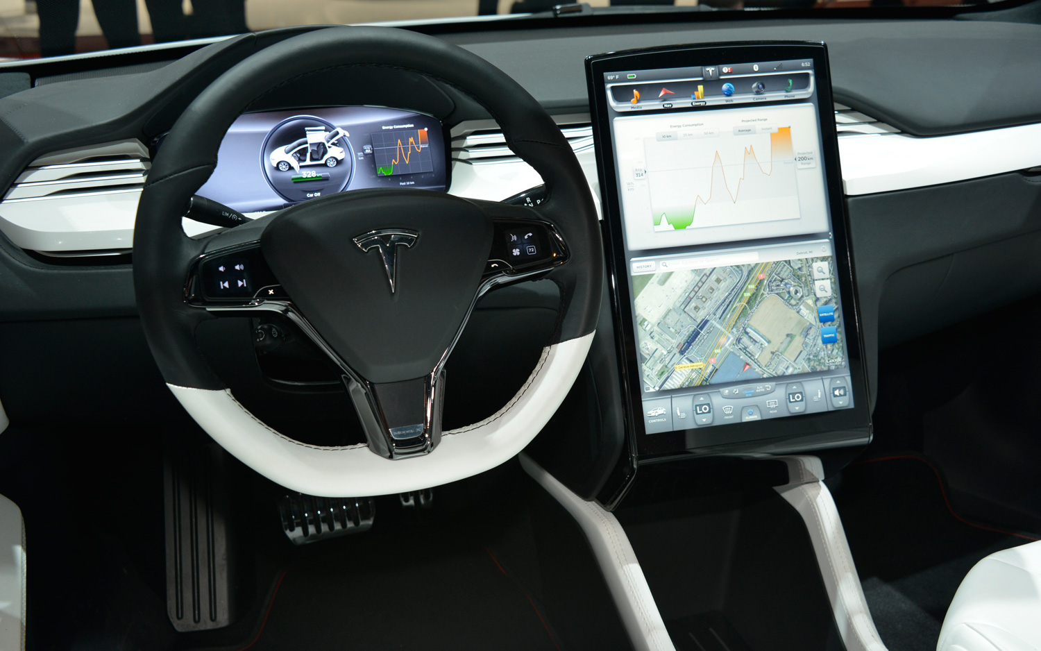 Bảng điều khiển của Tesla Model 3 kỳ dị vô cùng, đây có phải lý do?