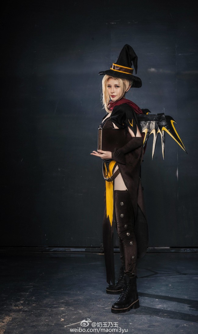 Ngất ngây với cosplay nàng Mercy Haloween trong Overwatch: Quyến rũ và ...