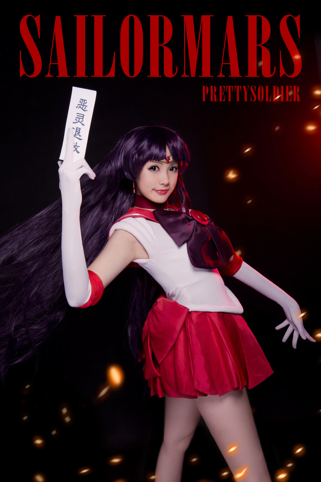 Lạ mắt với cosplay Sao Hỏa trong Thủy Thủ Mặt Trăng