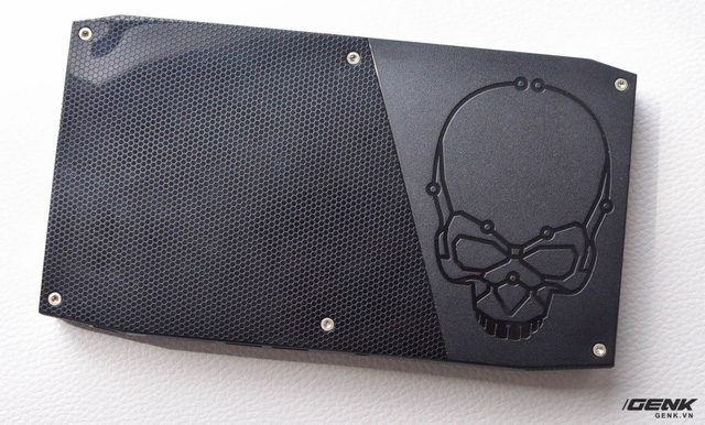 "Mổ bụng" máy tính Intel NUC Skull Canyon: Mini PC dùng để chơi game