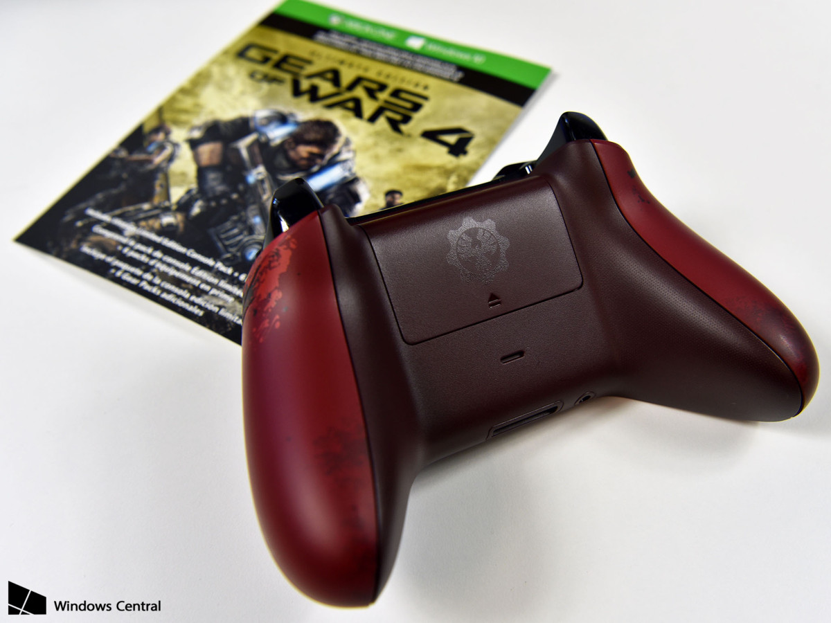 Chiêm ngưỡng Xbox One S Gear of War 4 màu đỏ cực ngầu, nâng lên 2TB ổ cứng