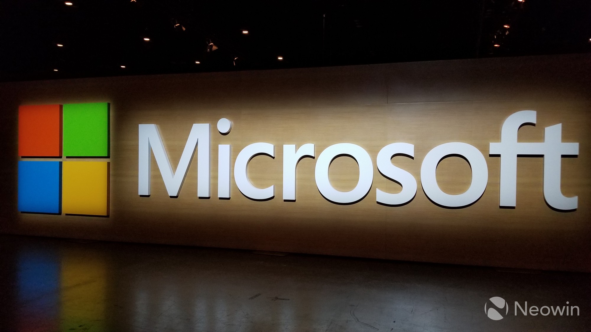 Microsoft hợp tác với Fujitsu, đẩy mạnh công nghệ AI tích hợp trong ...