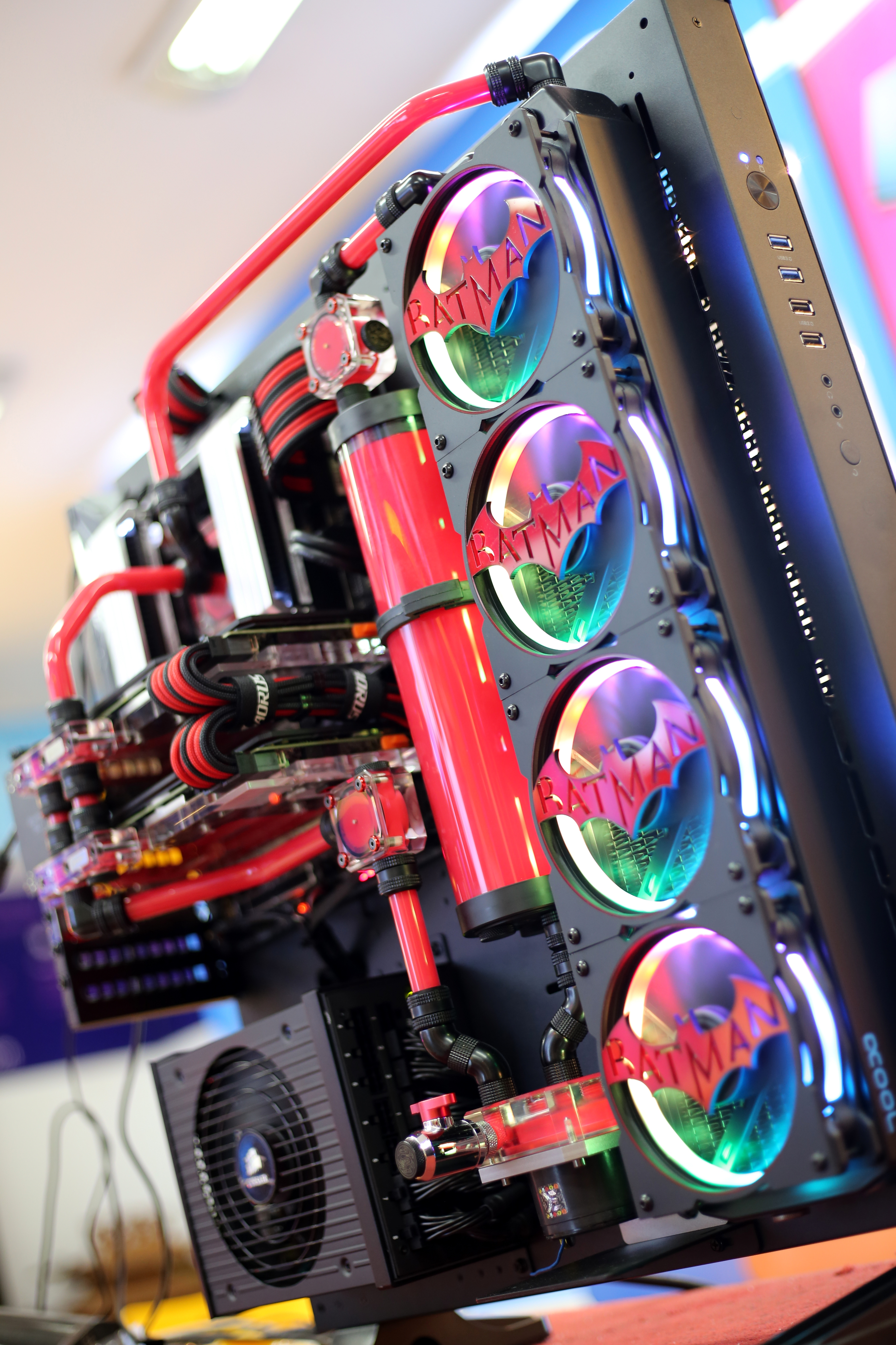 Chiêm ngưỡng bộ case máy tính 150 triệu theo phong cách 'Người Dơi' của ...