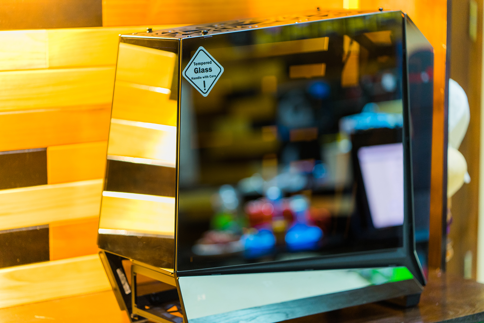 Xuất hiện chiếc vỏ case máy tính trị giá tới 50 triệu đồng, ngang một ...