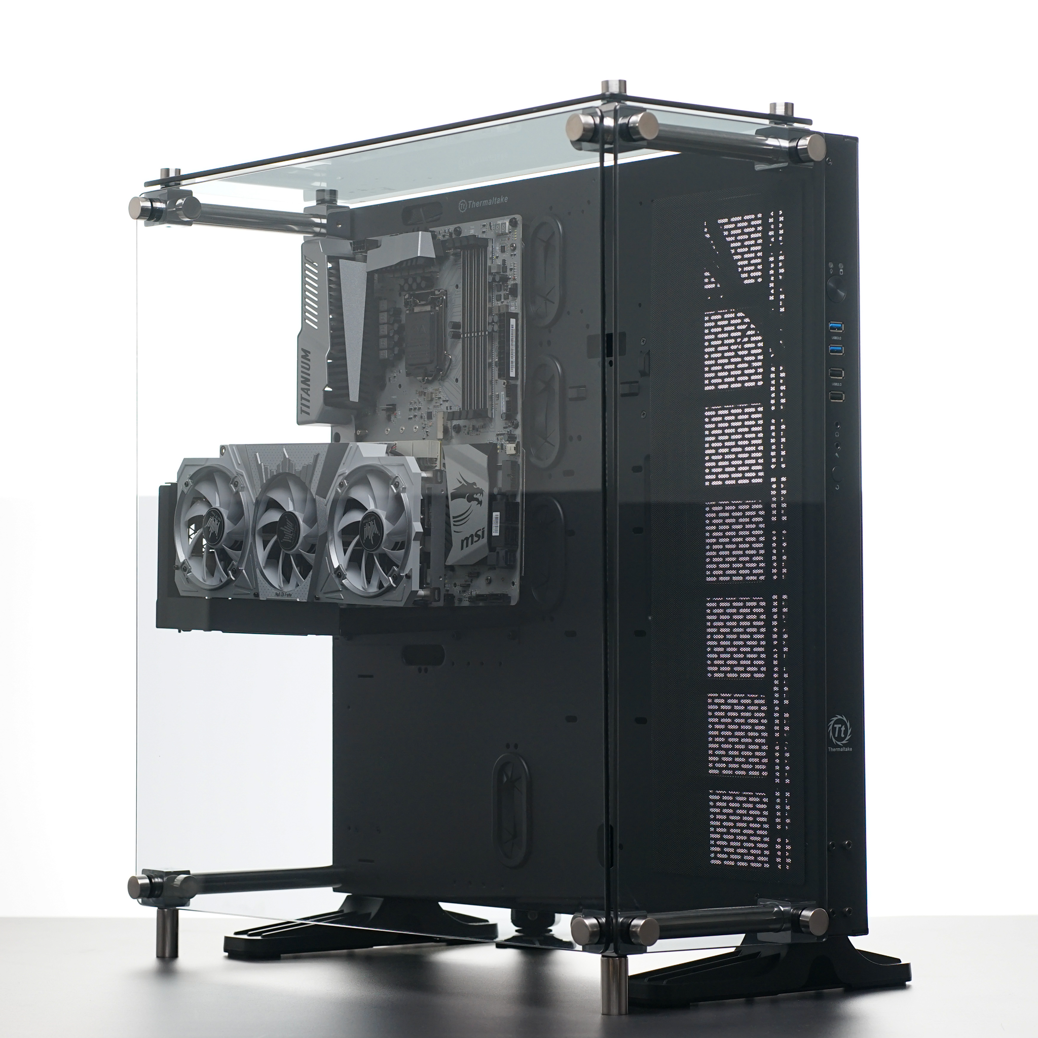 Case máy tính "toàn kính" siêu đẹp này chắc chắn là độc nhất Việt Nam