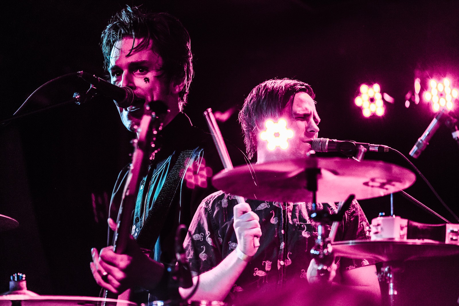 Sử dụng tính năng chồng ảnh (Double Exposure) trên máy ảnh như thế nào?