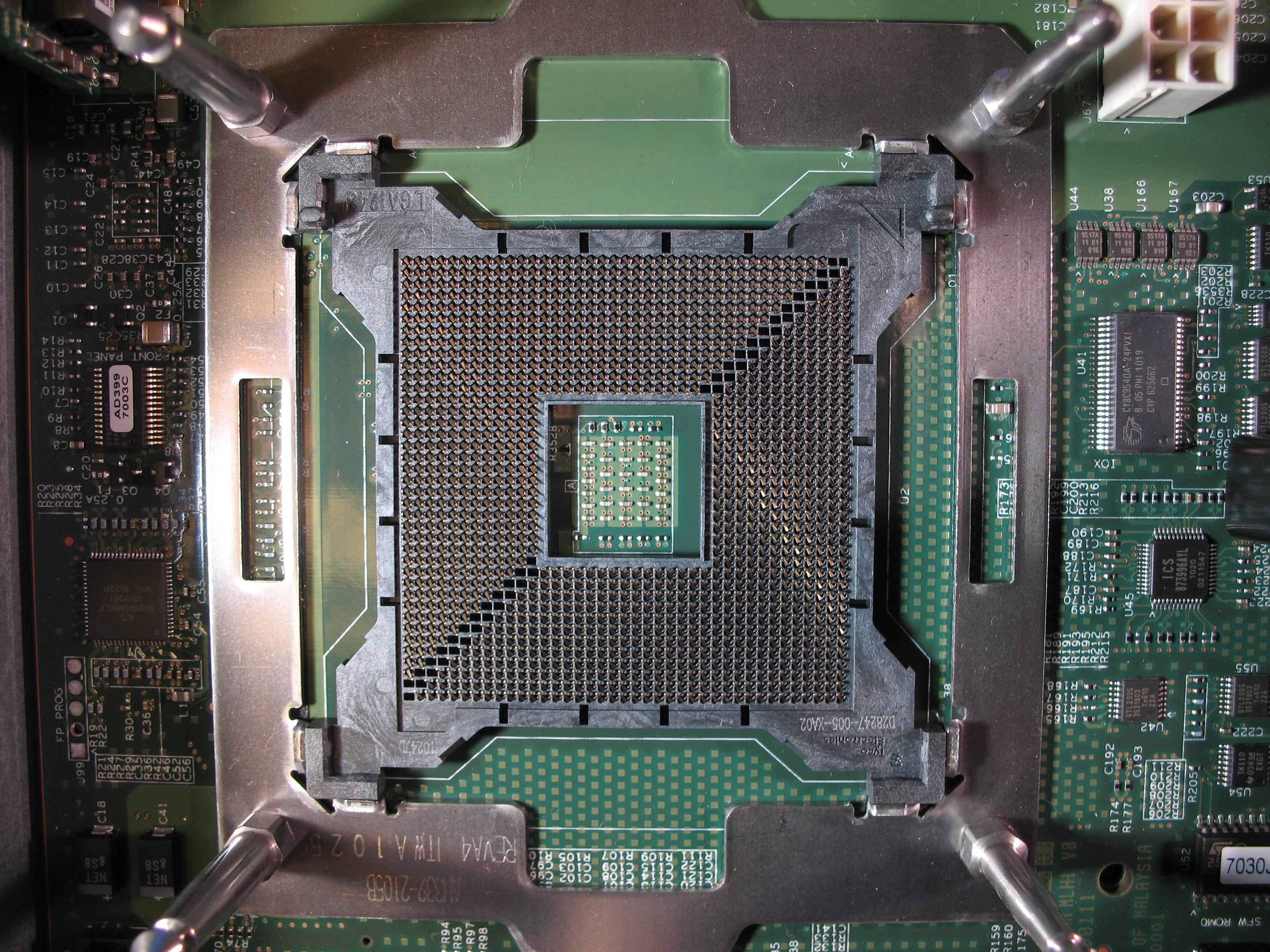 Chip Itanium, CPU 64-bit đầu tiên của Intel, từng một thời được kỳ vọng ...