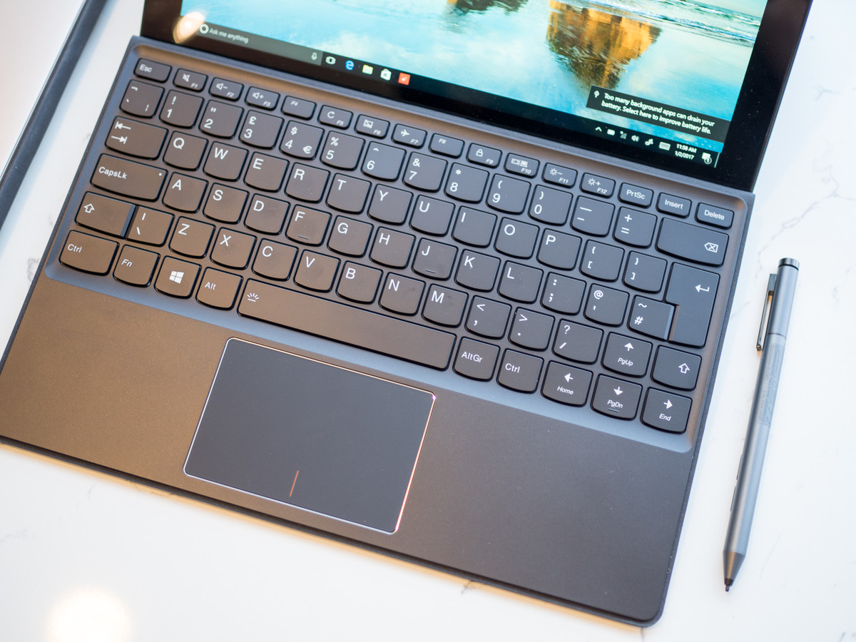 [CES 2017] Lenovo trình làng MIIX 720, thách thức Surface Pro của Microsoft