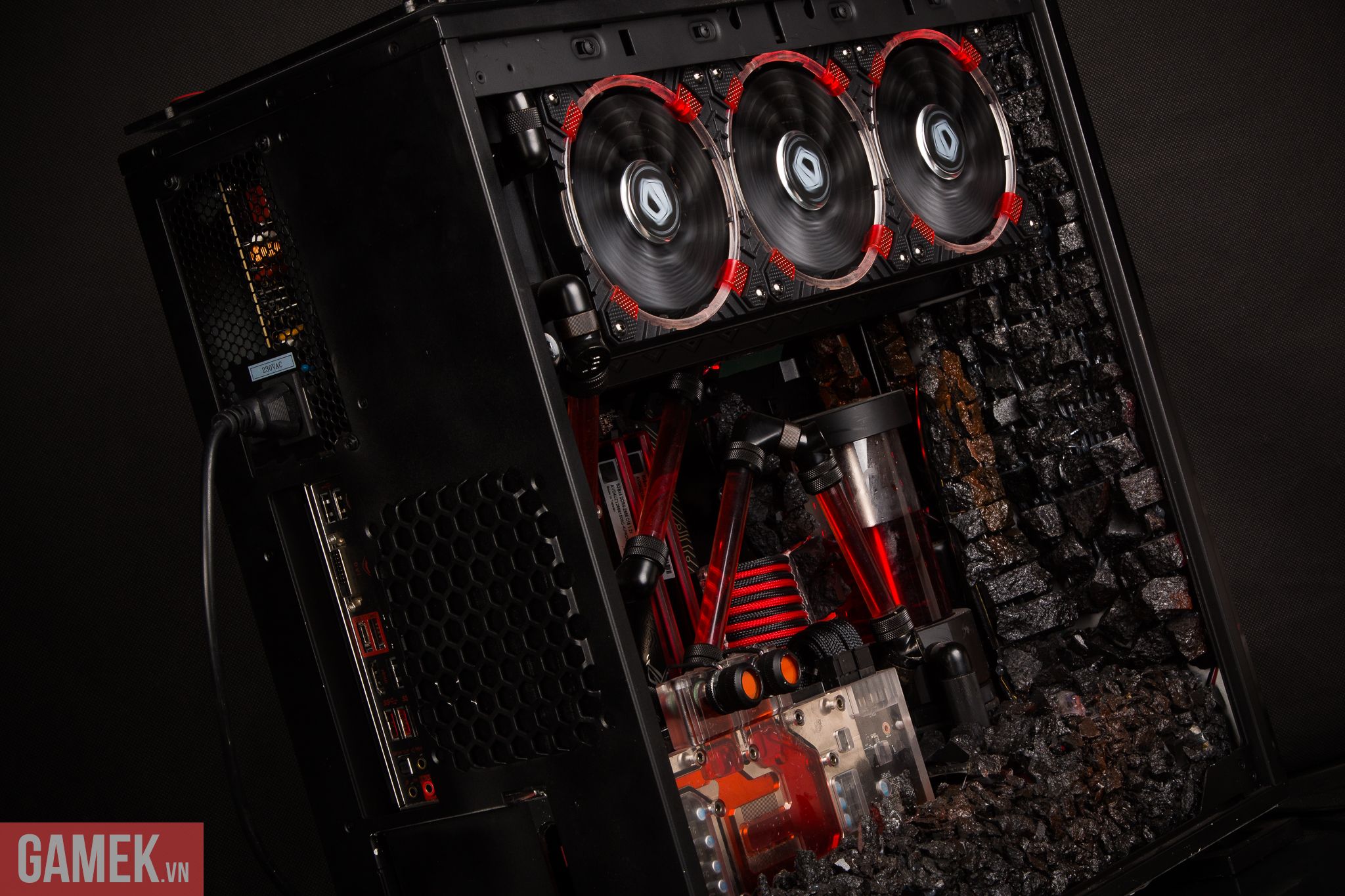 Ngắm bộ máy tính 'Hang Rồng' - Tuyệt tác mod case mới tại Việt Nam