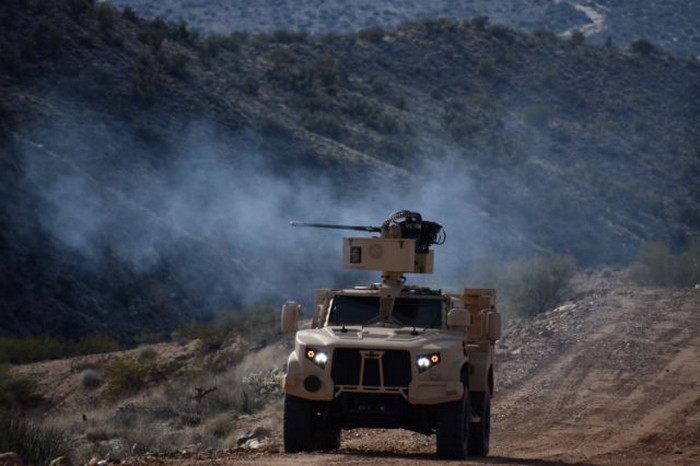 Mãn nhãn xem pháo tự động MK44 Bushmaster II nhả đạn