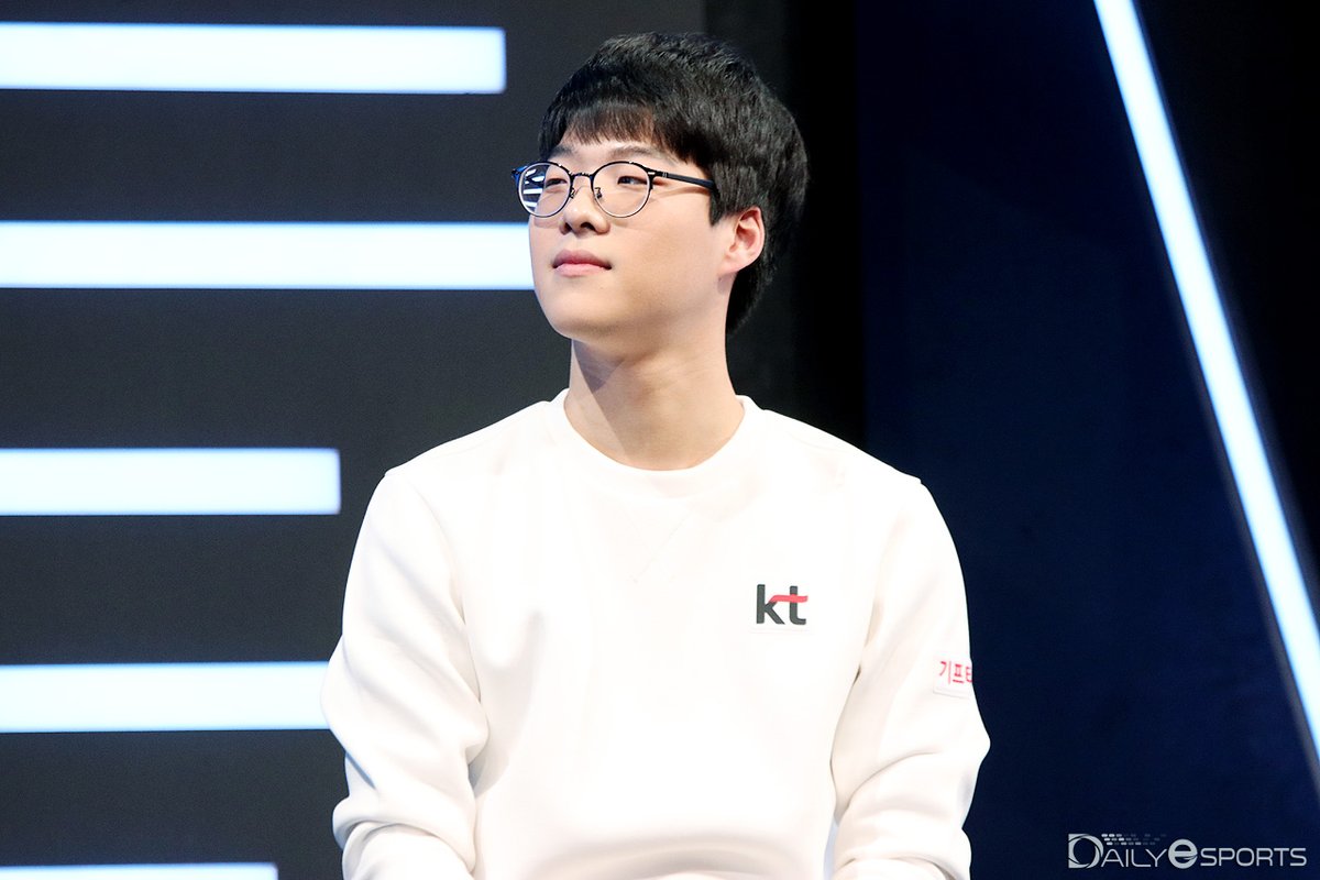 Giành chiến thắng 2-1 đầy nghẹt thở, Smeb vẫn hết lời khen ngợi "sư phụ" của mình - MaRin