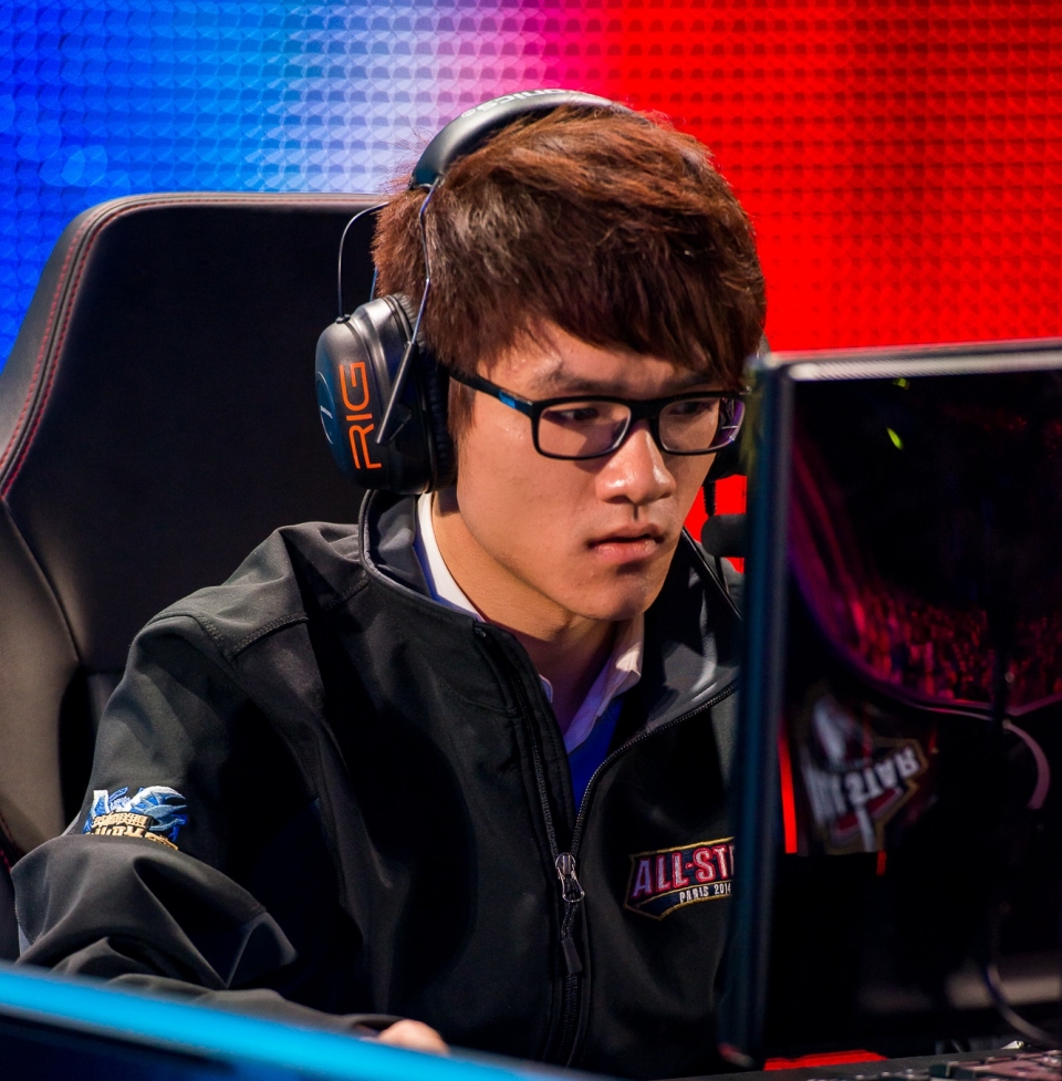 Nghỉ chuyên nghiệp làm streamer và giờ tuyển thủ này có tiền mua cả 1 ...