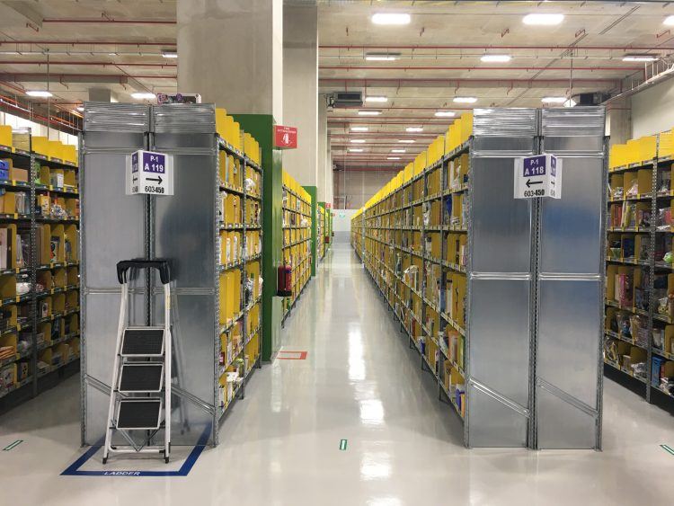 Những hình ảnh đầu tiên bên trong kho hàng khổng lồ của Amazon tại Đông ...