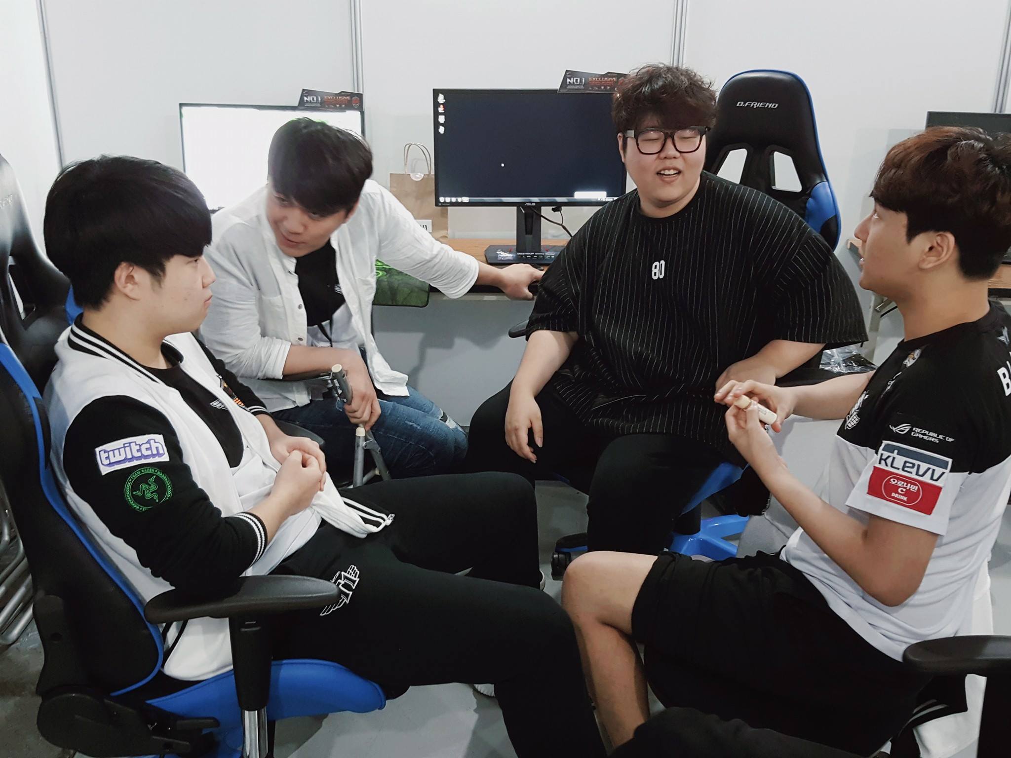 Trước trận "sinh tử", HLV trưởng của SKT T1 khẳng định Faker cùng đồng đội vẫn sẽ chiến đấu hết ...