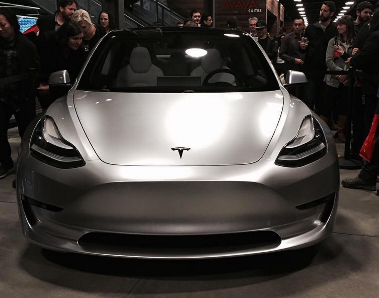 "Tesla Model 3 chính là chiếc xe mà Elon Musk hứa hẹn 16 năm về trước"