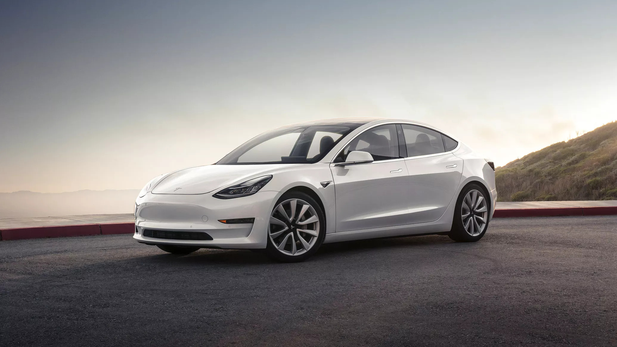 "Tesla Model 3 chính là chiếc xe mà Elon Musk hứa hẹn 16 năm về trước"