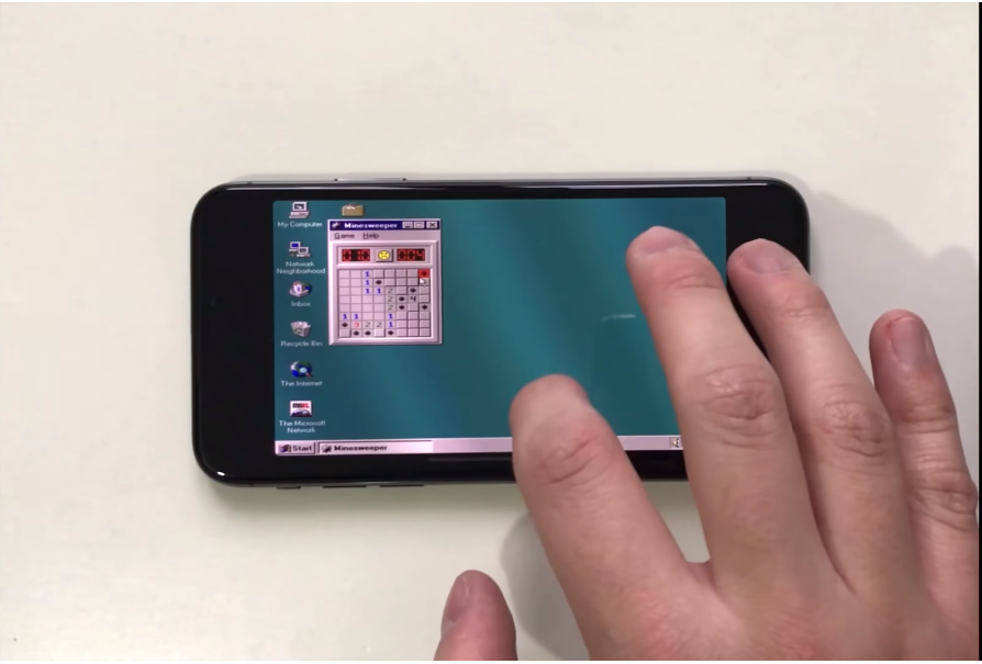 Hệ điều hành Windows 95 được cài thành công trên iPhone X, chơi Sim ...