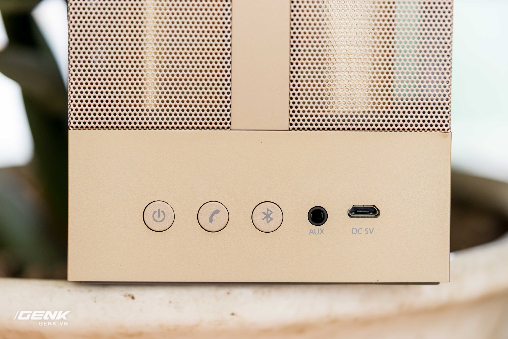 Tronsmart Element Beam: Mua loa di động về làm đèn ngủ?