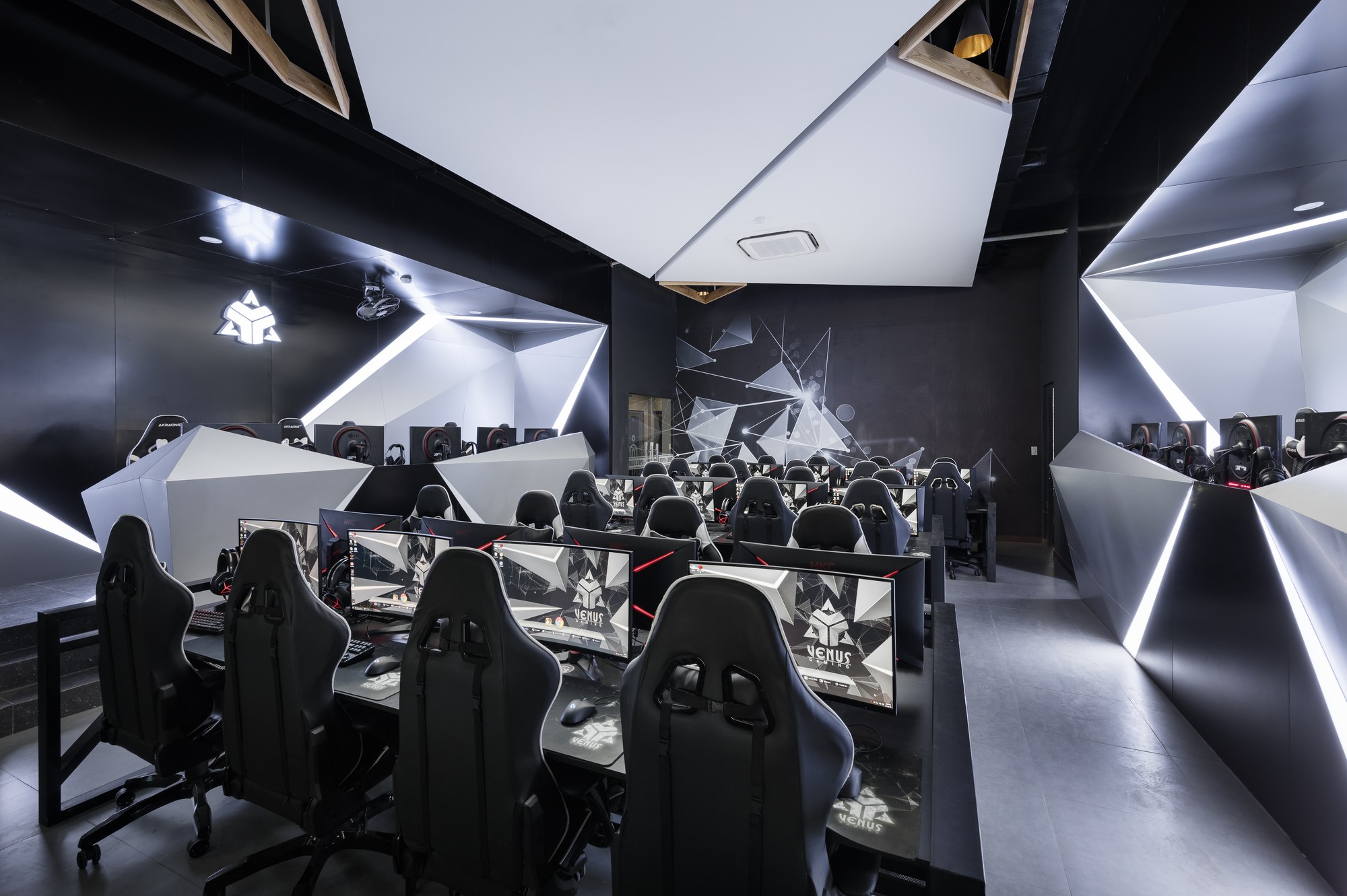 Venus eSports Stadium - Cyber Game bạc tỷ trông như biệt thự đẹp phát ...
